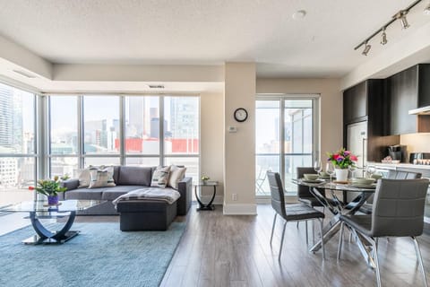 Luxury 1BR Condo - King Bed - Stunning City View | Toronto | VacationRenter