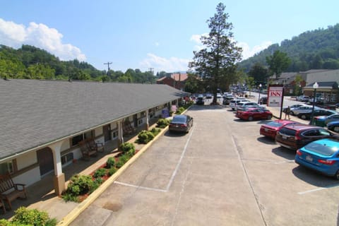 Blue Ridge Inn | Sylva | VacationRenter