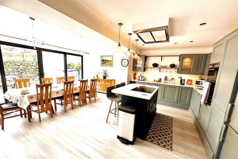 Stretton House - Family friendly house in the heart of Tenby. | Wales ...