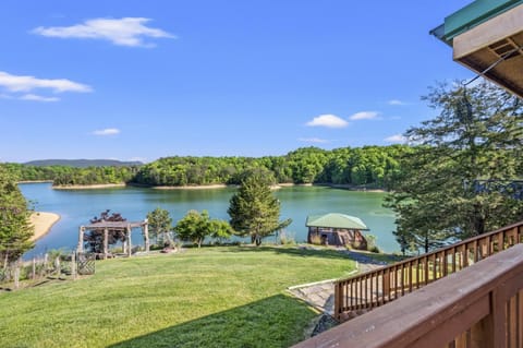 Lakefront Retreat Mountain Views Private Boat Launch Dock | Douglas ...