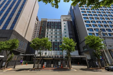 Hotel Charlot Castle | Pyeongtaek-si | VacationRenter