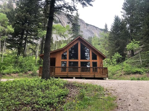Crowsnest River Chalet - Yeti | Crowsnest Pass | VacationRenter