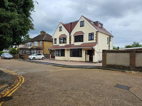 Shortwood stay | Staines-upon-Thames | VacationRenter