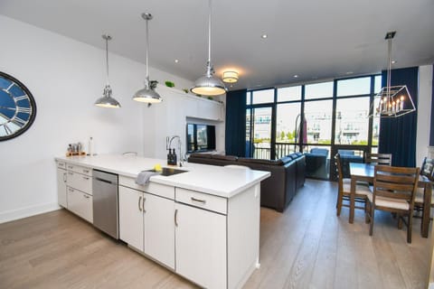 3 Bed Waterfront Townhouse Private Dock | Innisfil | VacationRenter