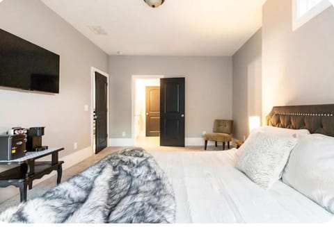 Mystic Falls Downtown Modern Farmhouse | Covington, GA | VacationRenter