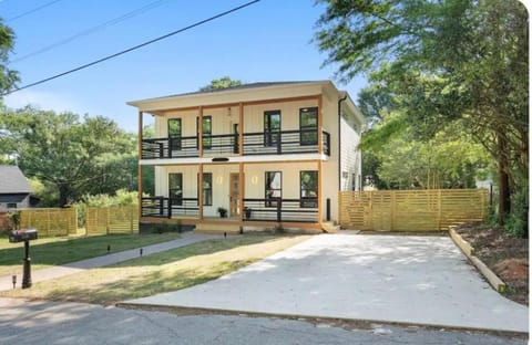 Mystic Falls Downtown Modern Farmhouse | Covington, GA | VacationRenter