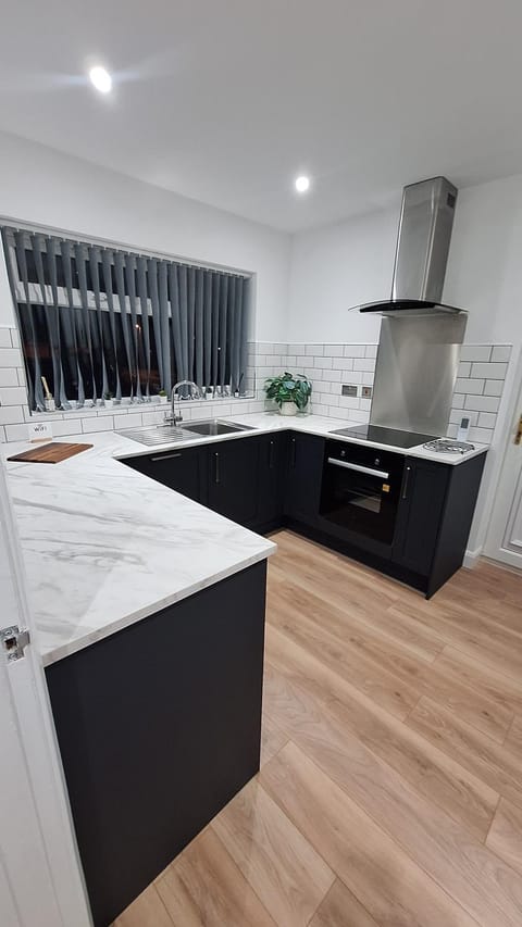 Refurbished 3 Bed Stay Near Historic Rugby School | Rugby | VacationRenter