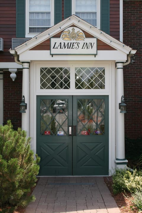 Lamies Inn & The Old Salt Tavern | Hampton, NH | VacationRenter