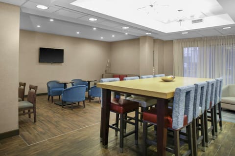 Hampton Inn Chicago Elgin/I-90 | Dundee, IL | VacationRenter