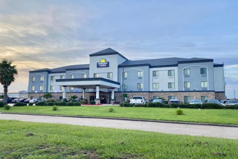 Days Inn & Suites by Wyndham Houston / West Energy Corridor | Mission ...