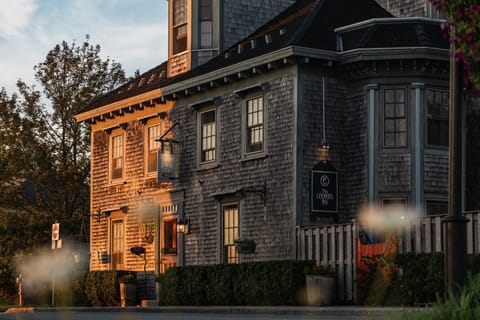 The Cooper's Inn | Shelburne | VacationRenter