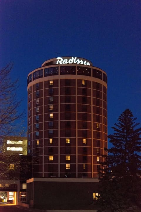 Radisson Hotel Duluth-Harborview | Canal Park, MN | VacationRenter