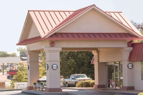 Days Inn by Wyndham Forsyth | Forsyth, GA | VacationRenter