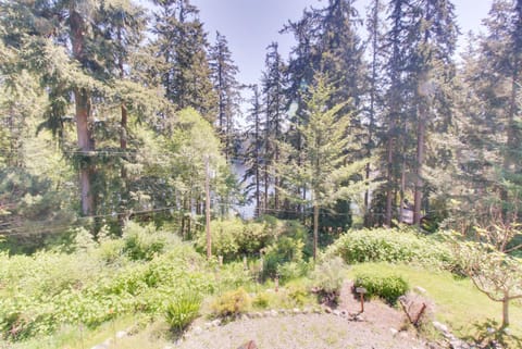 Goss Lake Getaway | Camano Island | VacationRenter