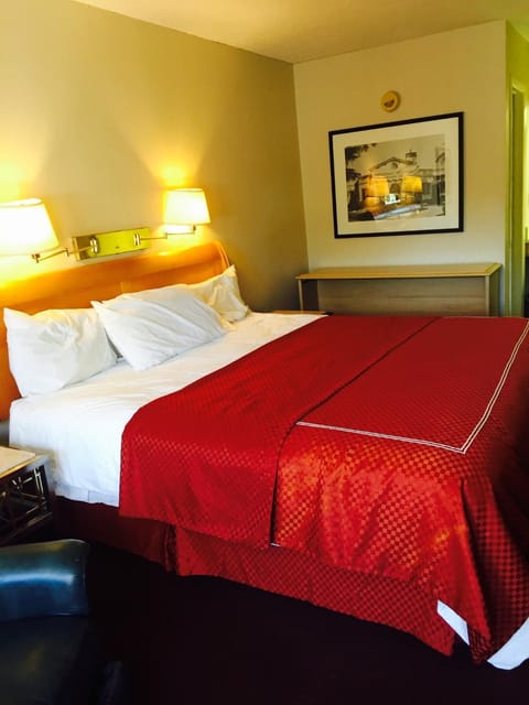 Super Inn Downtown | Bardstown, KY | VacationRenter