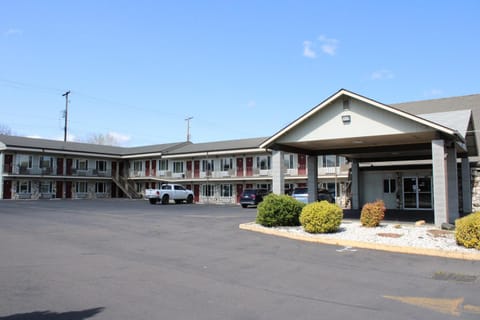 Pine Tree inn | Medford, OR | VacationRenter