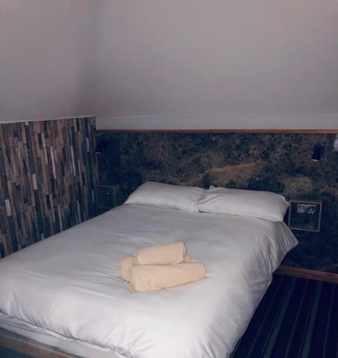 The Six Bells Hotel | Enfield | VacationRenter