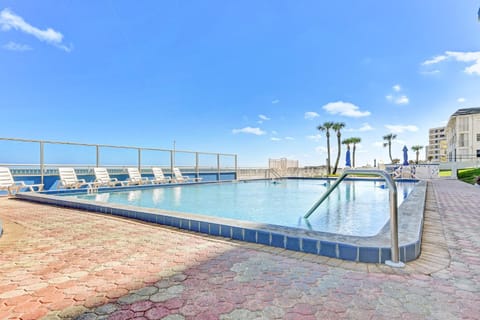 Surfside Condo 503, 2 Bedrooms, Pool Access, Grill Area, BluRay, Sleeps ...