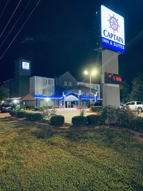 Captain Inn and Suites Seabrook-Kemah | Seabrook, TX | VacationRenter