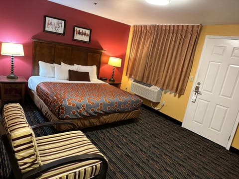 The Royal Victorian Motel | Port Angeles, WA | VacationRenter