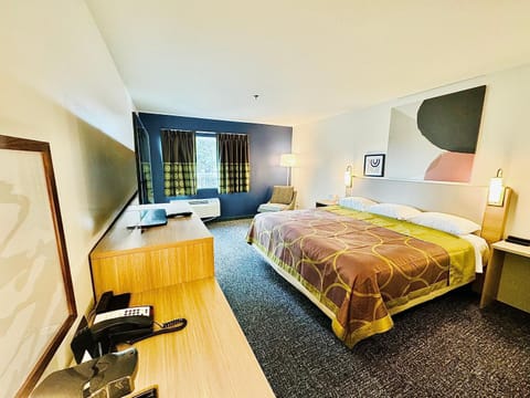 Gateway Inn & Suites Eugene-Springfield | Springfield | VacationRenter