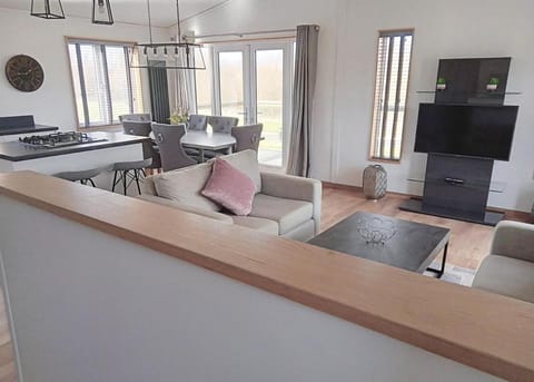 Cherry Bird Country Park | Newbury | VacationRenter