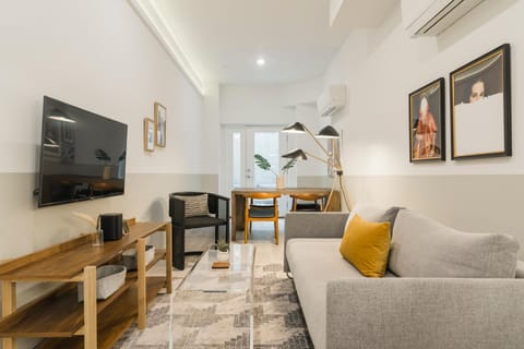 Abode XS House Stunning Architectural Flat | Philadelphia, PA | VacationRenter