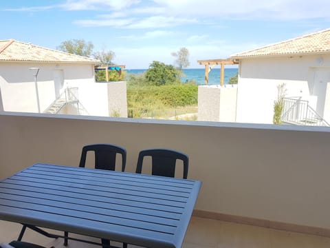 BRAVONE 53-T3 Pieds dans l'eau- clim | Linguizzetta | VacationRenter