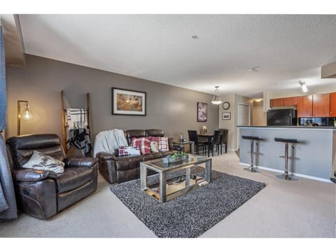 Cozy Mountain I Hot Tub & Pool I Close 2 Lake I TV | Invermere ...