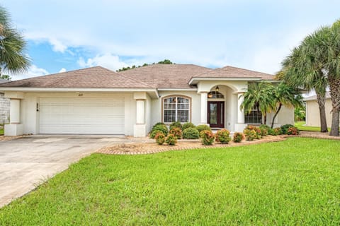 Shangri-La - Private Villa with heated pool and spa - sleeps 6 ...