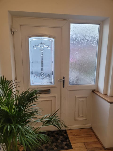 NO 7 Decent Home (Generous luxury bedroom) | Oldham | VacationRenter