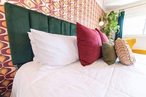Flower Power Room At The Groovy Nomad Motel | Trenton, GA | VacationRenter