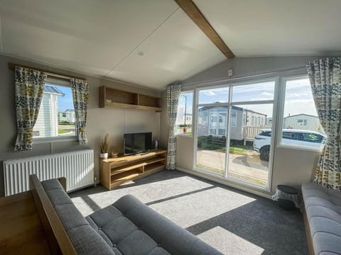 Lovely 8 Berth Caravan For Hire At Barmston Beach Holiday Park Ref ...