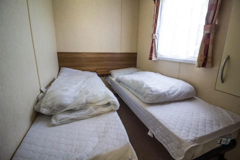 8 Berth Spacious Caravan By The Beach In Norfolk Ref 50059g | England ...