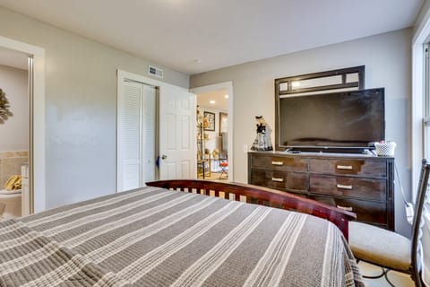 Lakefront Apartment w/ Hot Tub & Yard in OKC! | Oklahoma City, OK ...