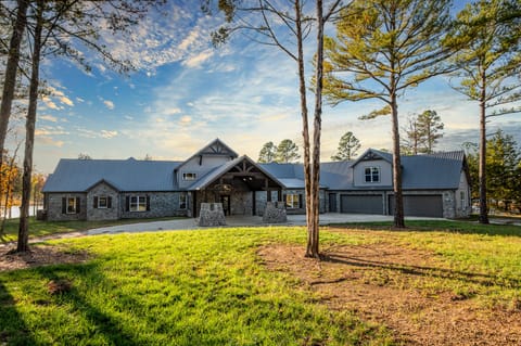 Gorgeous Mountain Lodge on Privately-Owned Lake - Sleeps 30! | Oklahoma ...