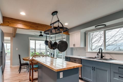 Welcoming Gardiner Home Near Oregon Dunes Rec Area | Gardiner ...