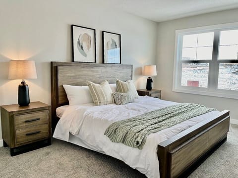 Edith Green Contemporary Duplex | Calgary | VacationRenter