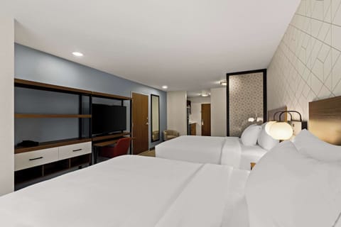 Everhome Suites Glendale Sports Entertainment District | Glendale ...