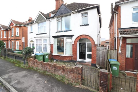 Room 4 Mayflower road guest house | Southampton | VacationRenter