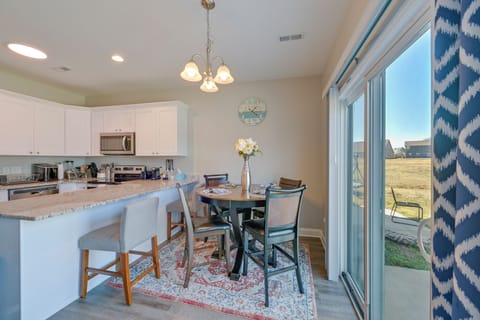 6 Mi to PNC Music Pavilion: Concord Townhome | Concord, NC | VacationRenter