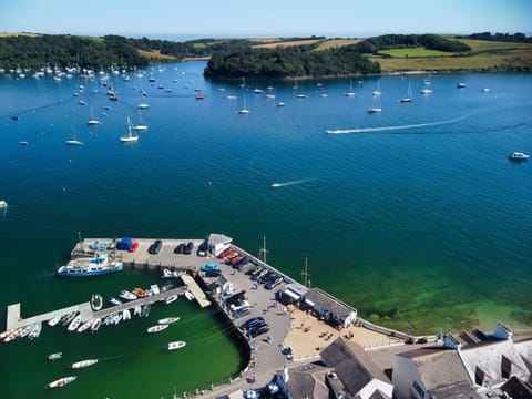 Crows Nest - sleeps 4 guests in 2 bedrooms | St Mawes, TR2 5DG ...