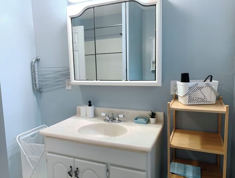 Spacious 2BR by the Park • Large Backyard • Ideal for Families & Long ...