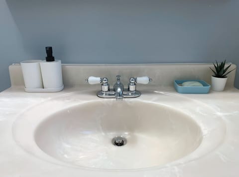 Spacious 2BR by the Park • Large Backyard • Ideal for Families & Long ...