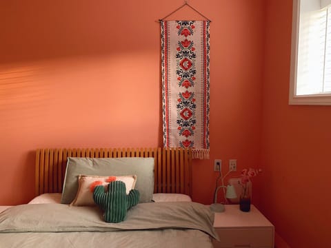 Spacious 2BR by the Park • Large Backyard • Ideal for Families & Long ...