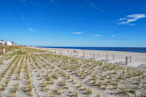 Lovely Beachfront Family Duplex w/Free WiFi, Private WD, Central AC ...