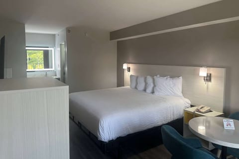 Days Inn by Wyndham Baltimore Northwest | Woodlawn | VacationRenter