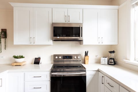 Charming Historic Lighthouse, A Magical Oasis With Great Sunsets ...