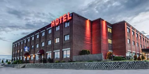 Hôtel Château Roberval | La Tuque | VacationRenter