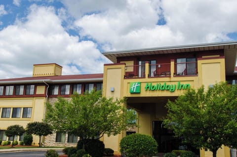 Holiday Inn Pewaukee - Milwaukee West, an IHG Hotel | Pewaukee, WI ...